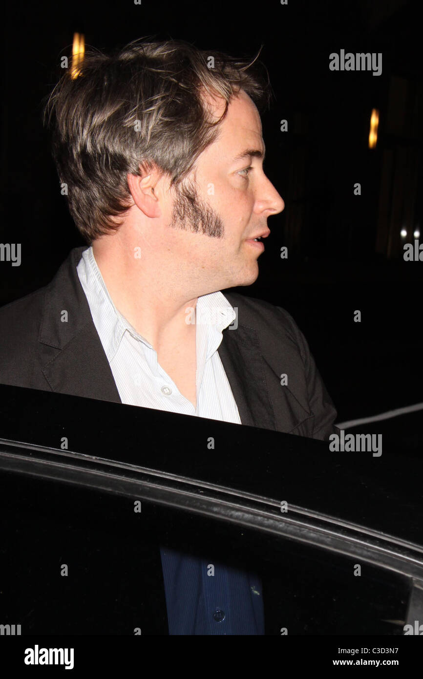 Matthew broderick signs autographs fans hi-res stock photography and ...