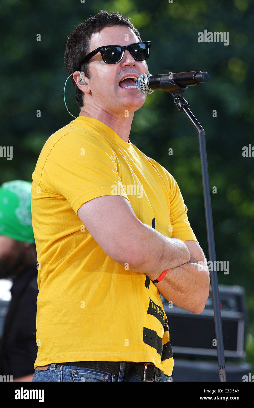 Stephan Jenkins Third Eye Blind performing live on 'Good Morning ...