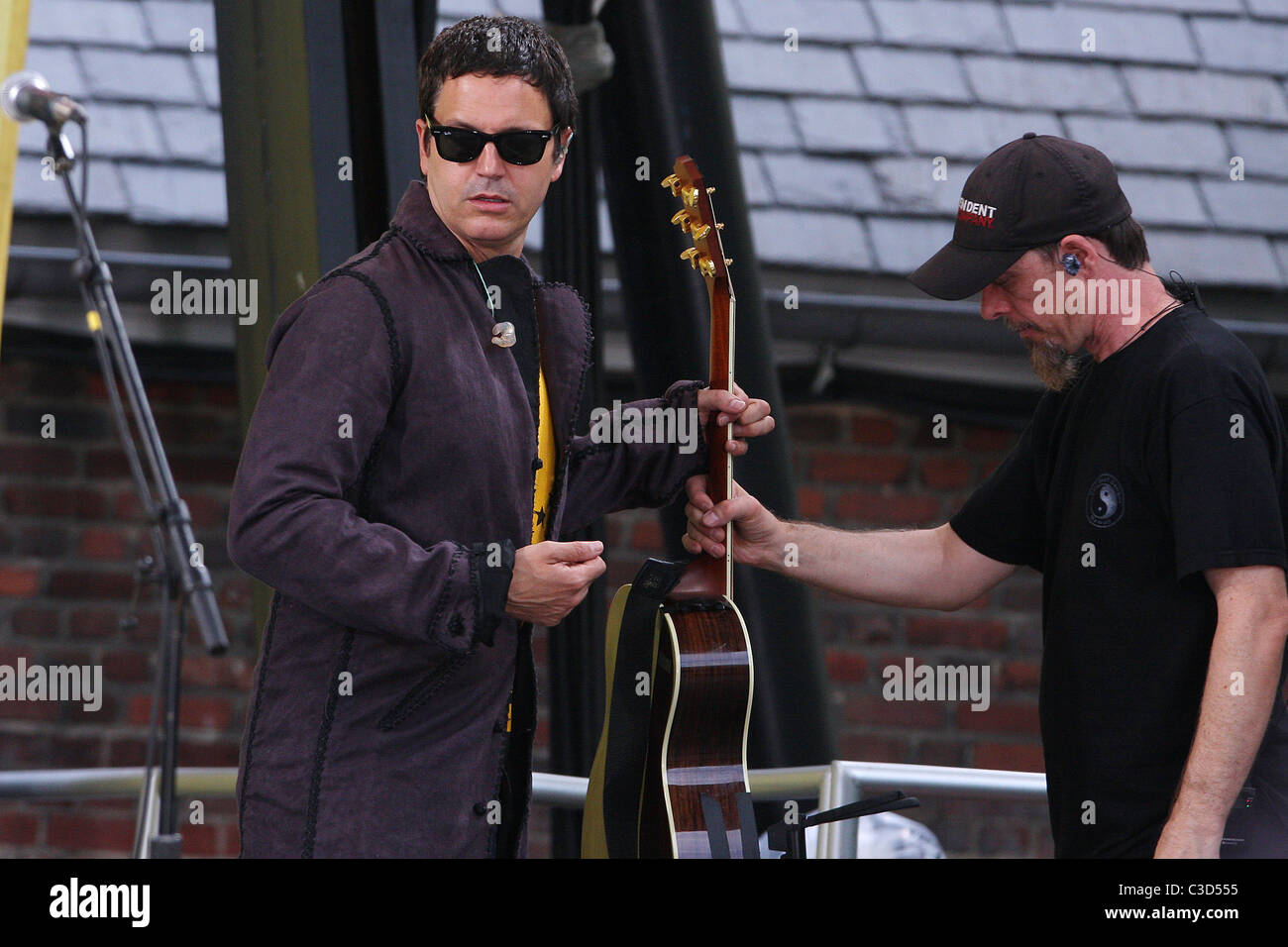 Stephan Jenkins Third Eye Blind performing live on 'Good Morning ...