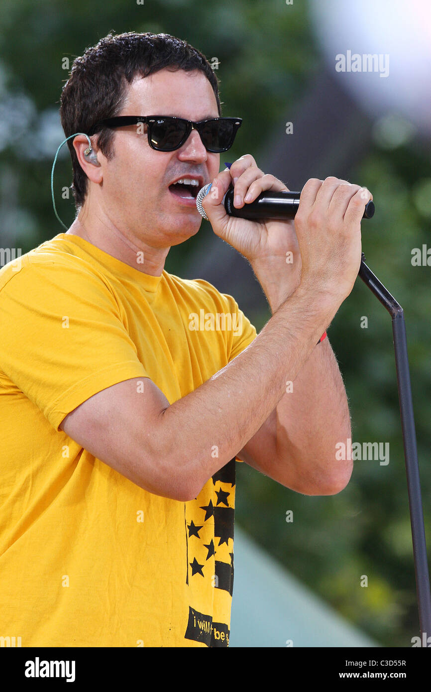 Stephan Jenkins Third Eye Blind performing live on 'Good Morning ...