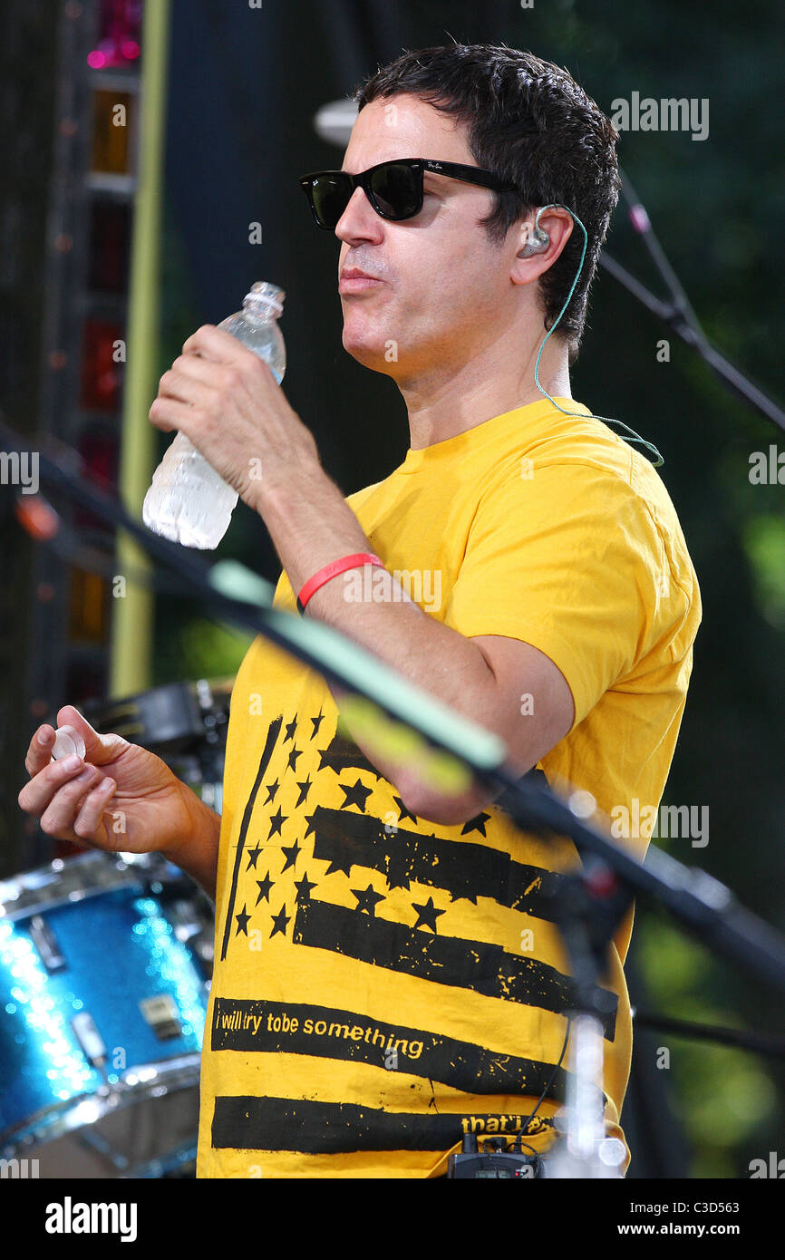 Stephan Jenkins Third Eye Blind performing live on 'Good Morning ...