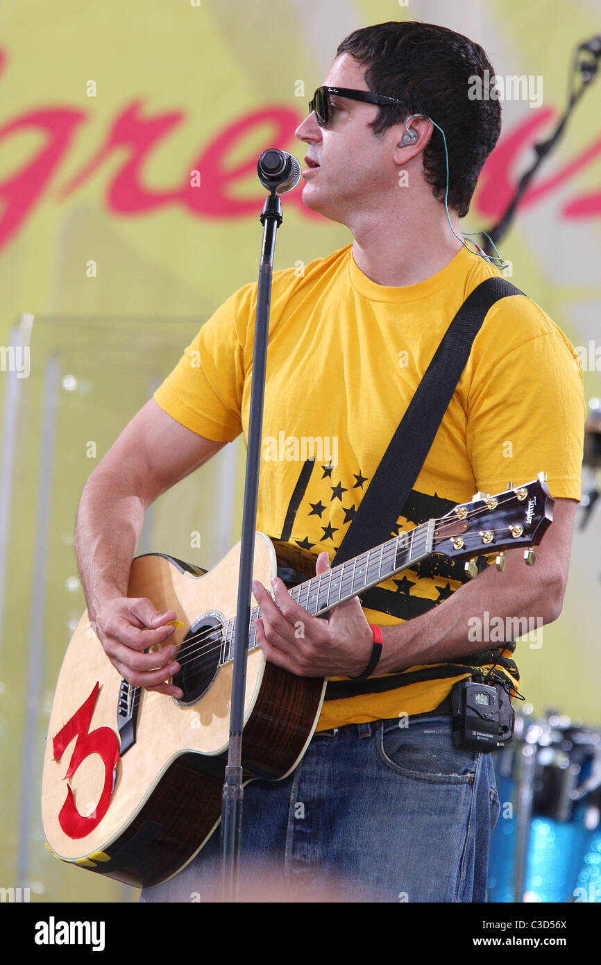 Stephan Jenkins Third Eye Blind performing live on 'Good Morning ...