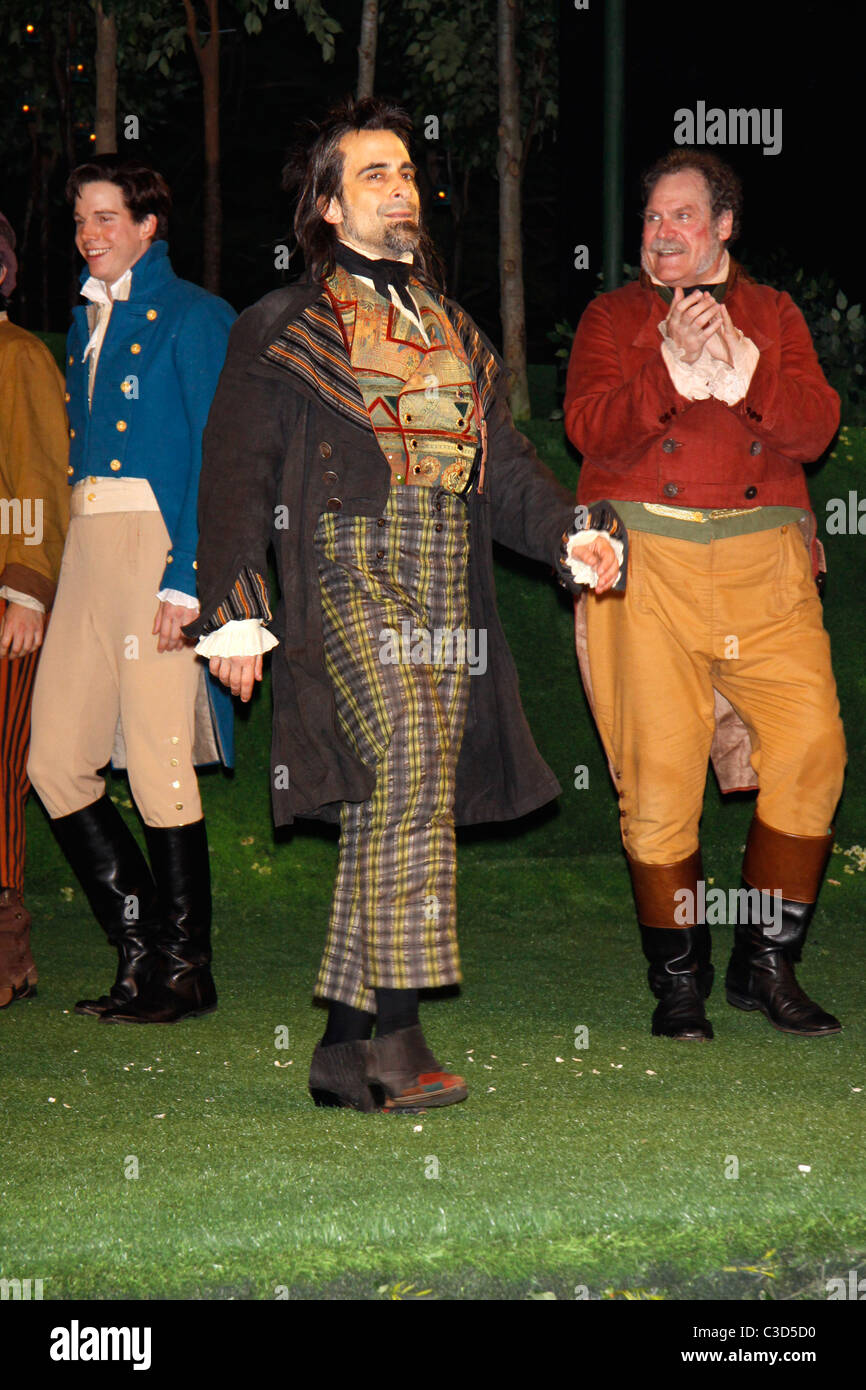 David Pittu Opening Night Curtain Call for 'Twelfth Night' at ...