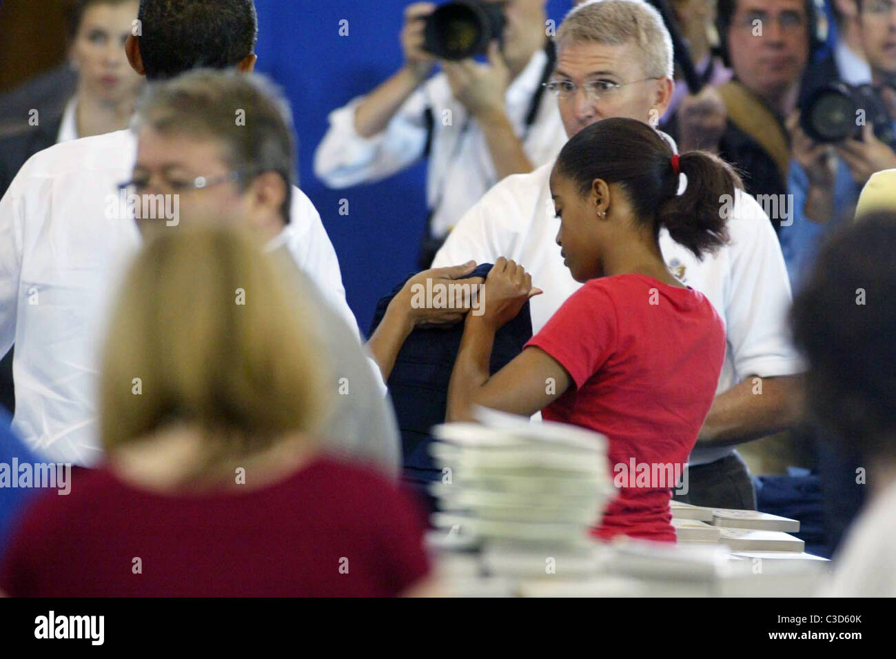 Malia Obama and US President Barack Obama attend the 'United We Serve ...
