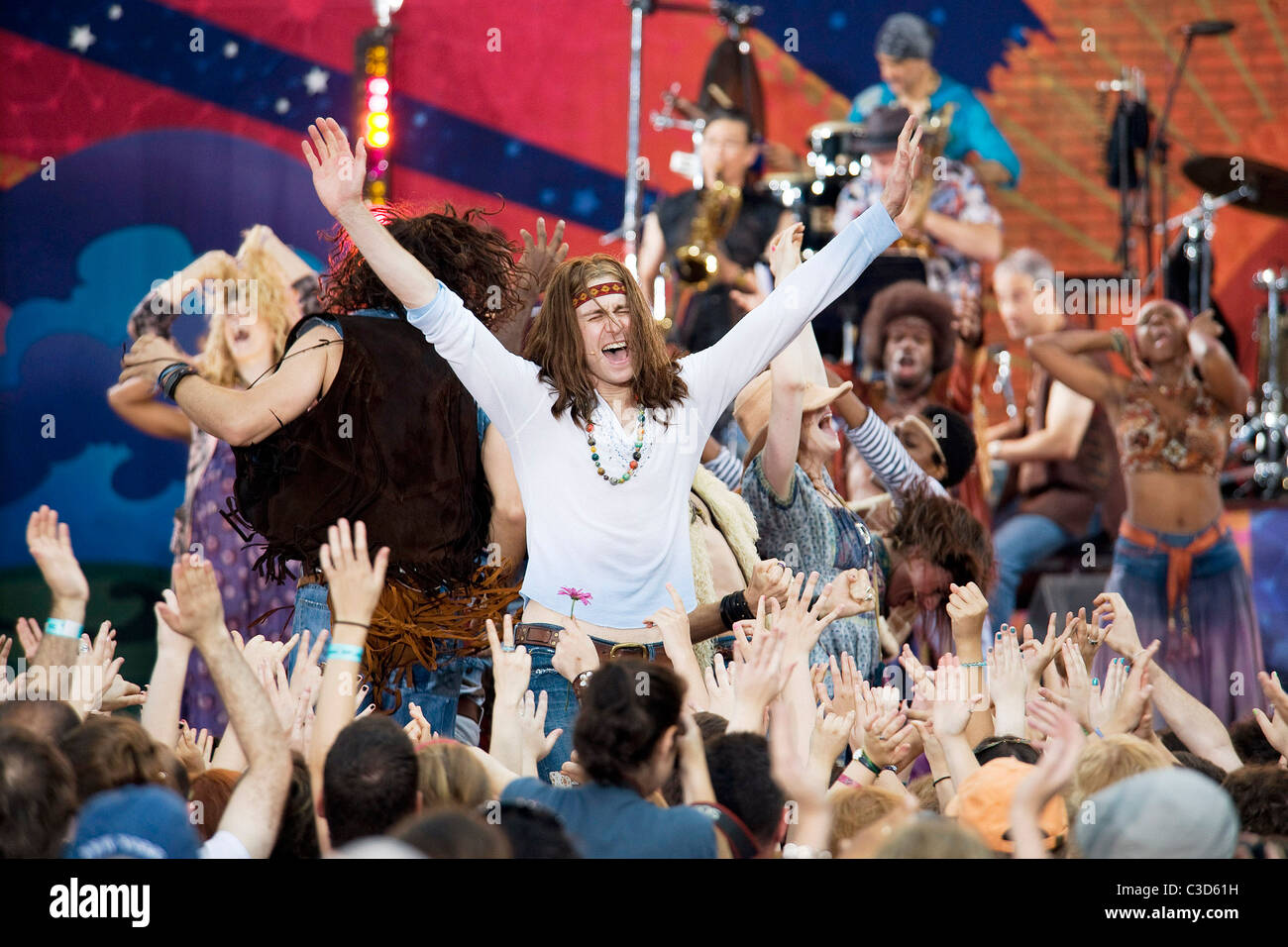 The cast of the Broadway Musical 'Hair' performs live on 'Good Morning ...