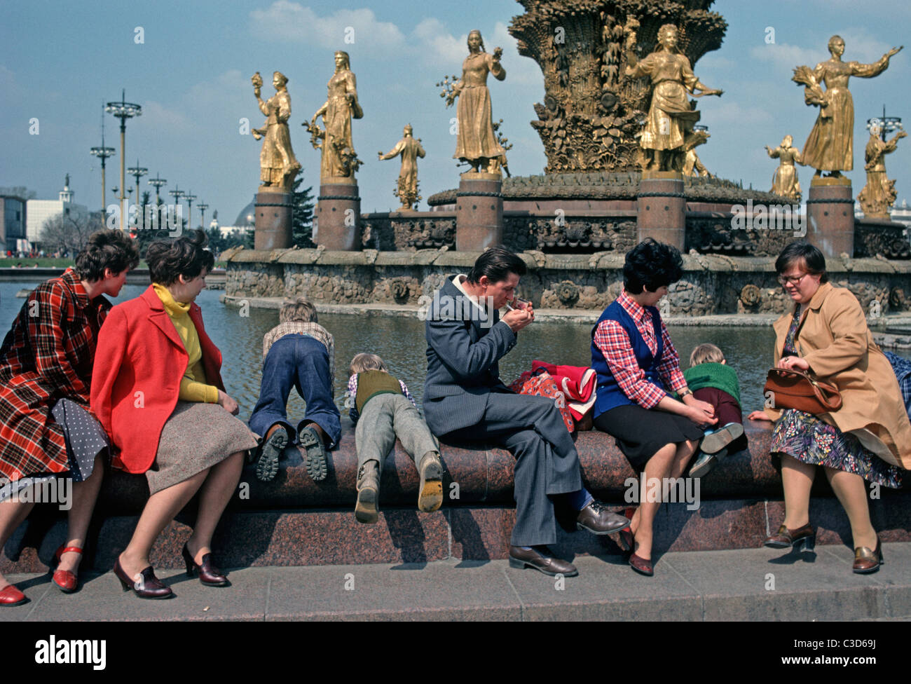 Friendship of Nations Fountains, Russia Exhibition Center, Moscow ...