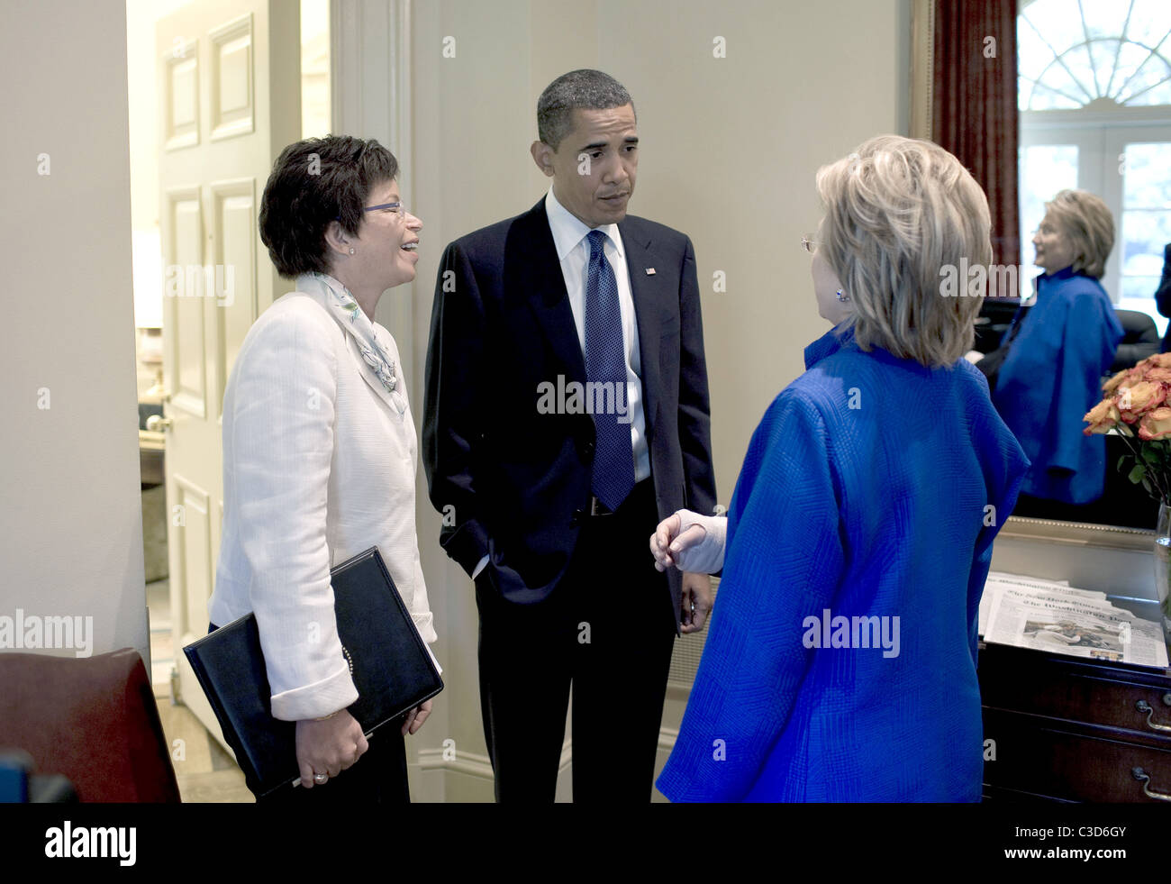 Obama Advisor Valerie Jarrett and President Barack Obama meets with ...