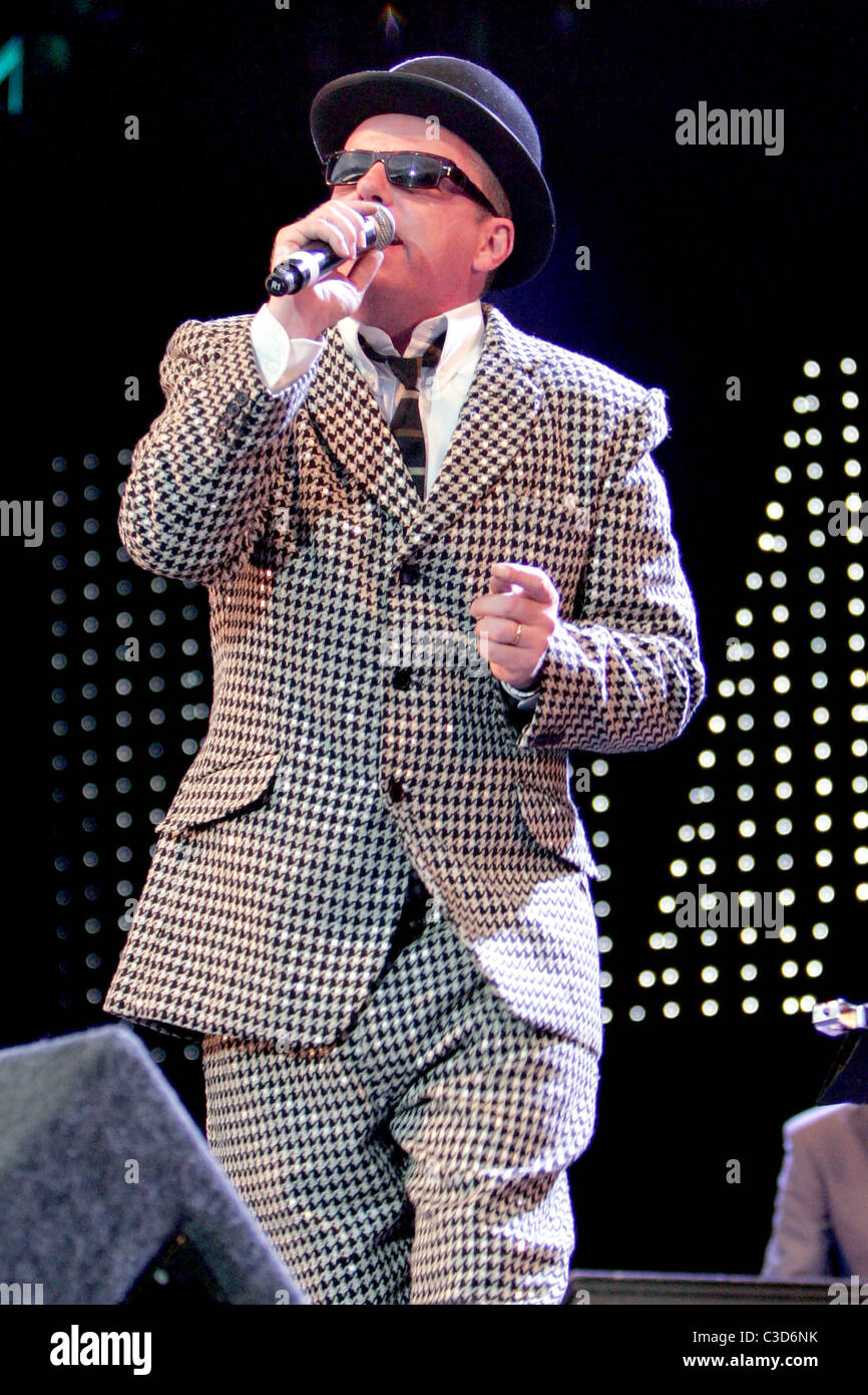 Suggs from Madness Madstock Festival 2009 held at Victoria Park London ...