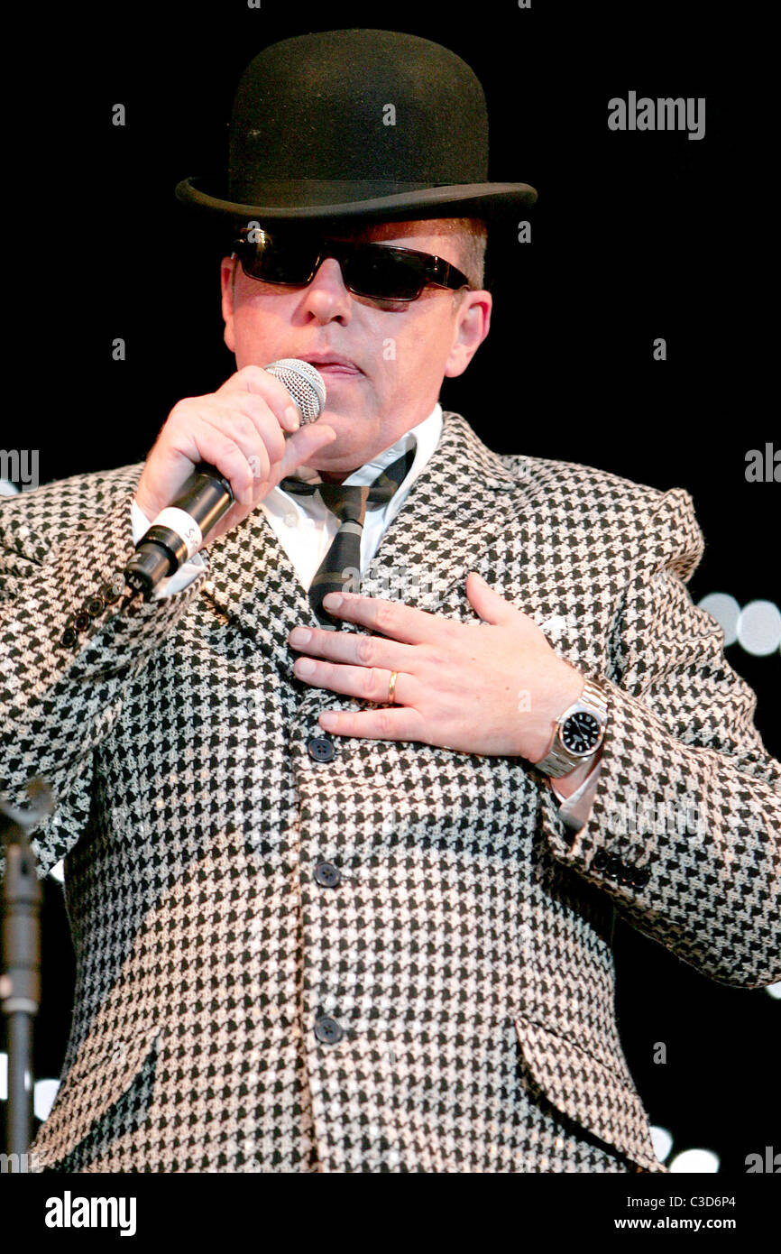 Suggs from Madness Madstock Festival 2009 held at Victoria Park London ...