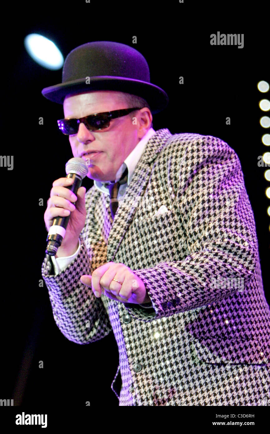 Suggs from Madness Madstock Festival 2009 held at Victoria Park London ...