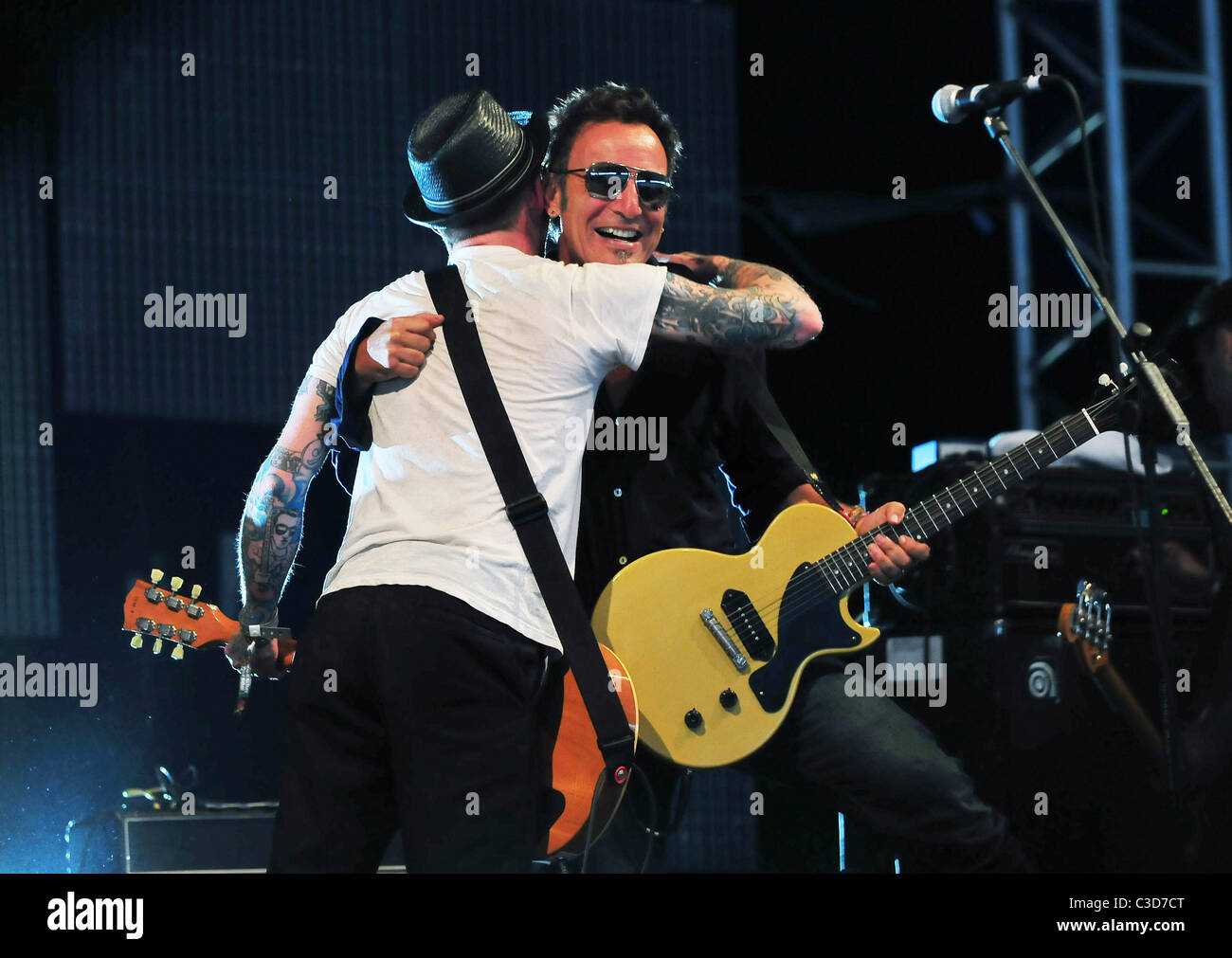 Bruce springsteen 2009 glastonbury hi-res stock photography and images ...