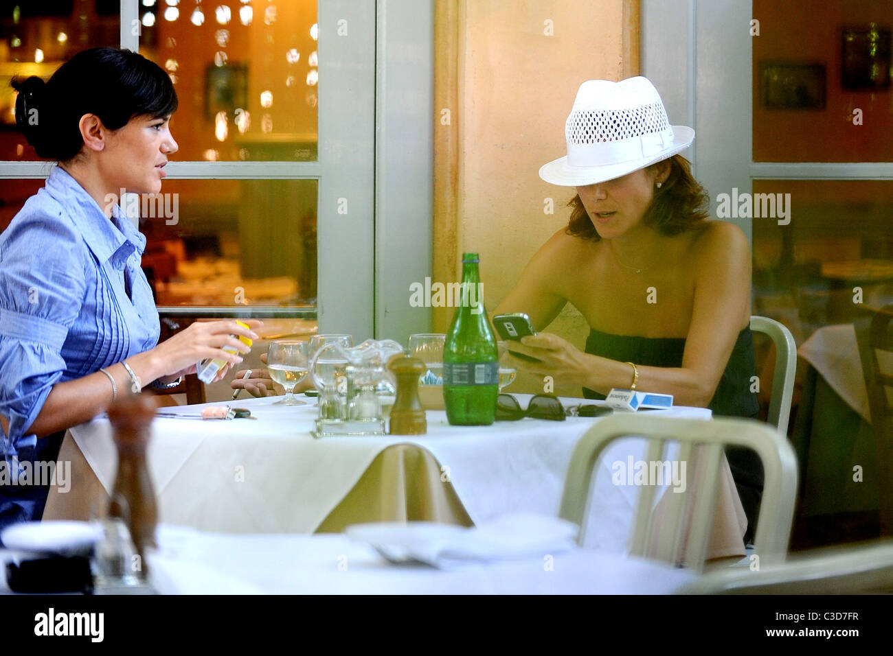 Kate Walsh 'Private Practice' star smoking a cigarette while enjoying a ...