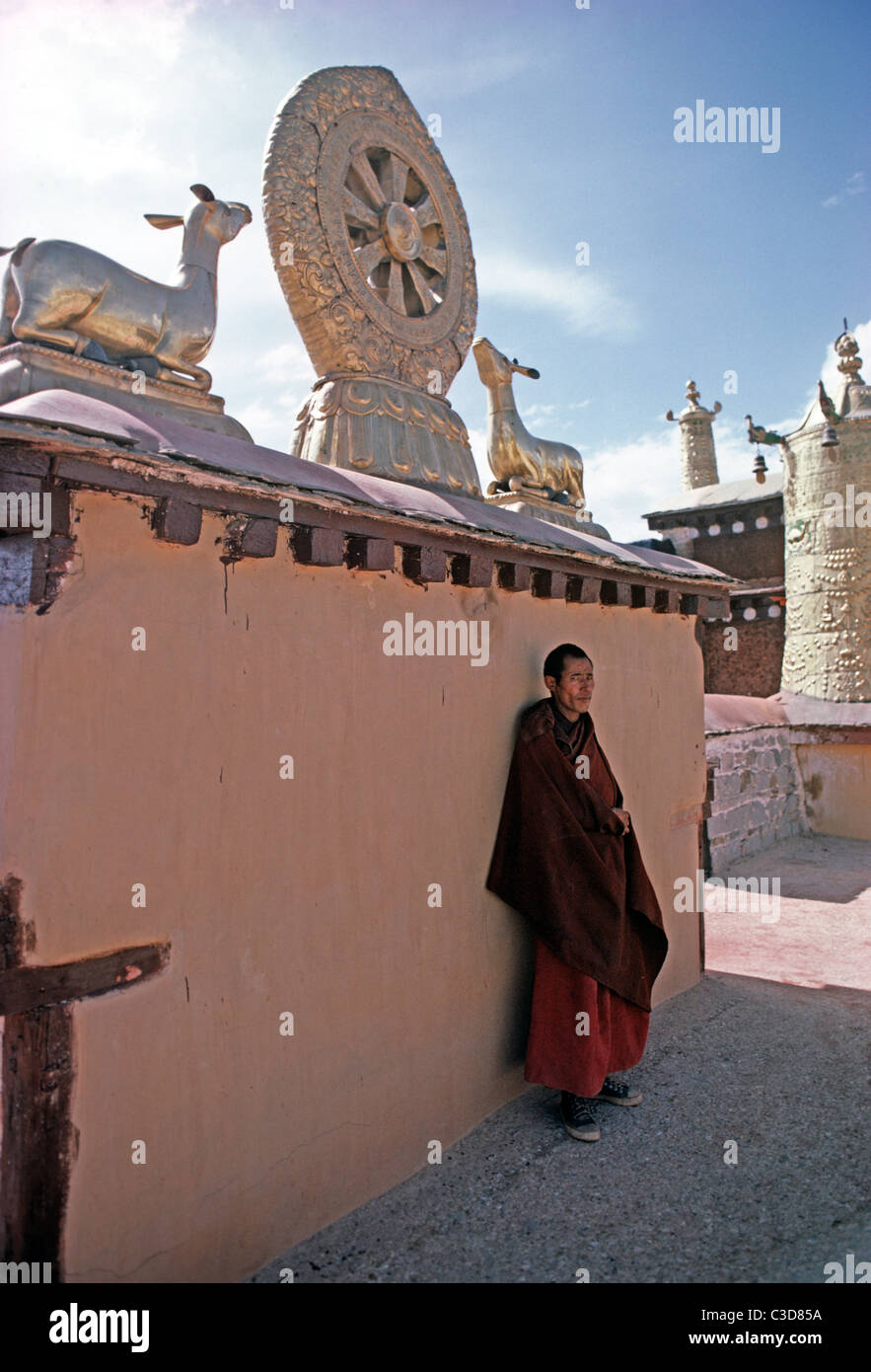 Buddhist monk, Jokhang Temple, Lhasa, Tibet, Autonomous Region, China ...