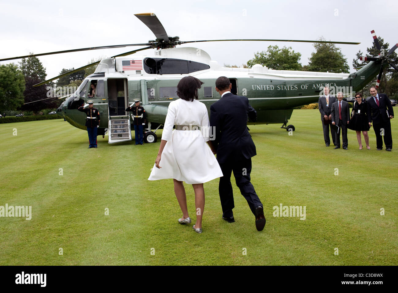 President Barack Obama and First Lady Michelle Obama walk towards ...