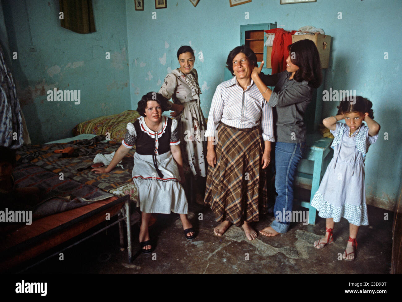 Palestine family hi-res stock photography and images - Alamy