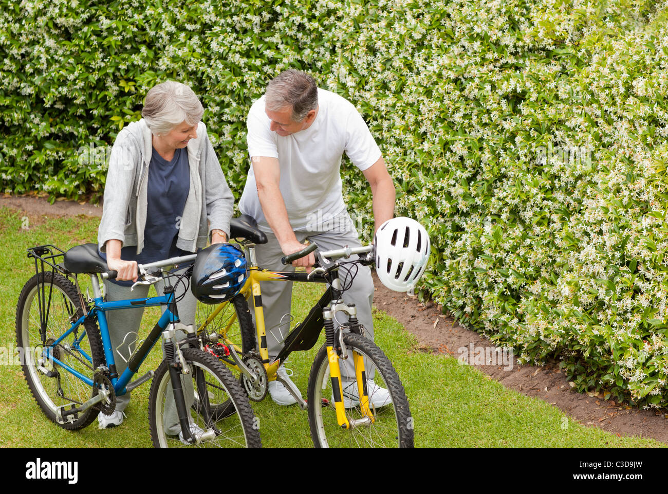 Walking with their bikes hi-res stock photography and images - Alamy