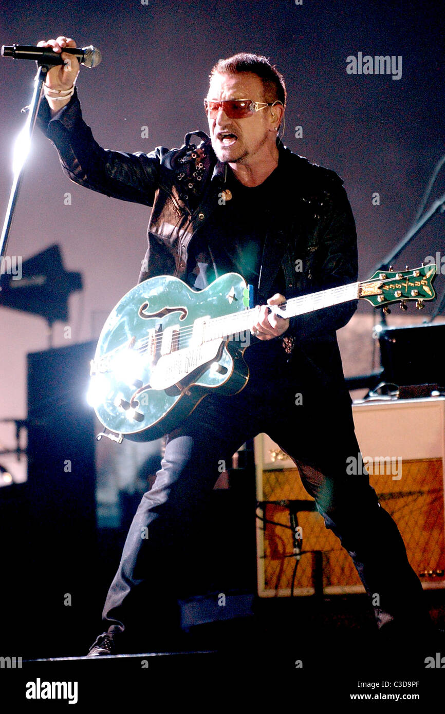 Bono u2 performing live in concert at amsterdam arena amsterdam hi-res stock photography and ...