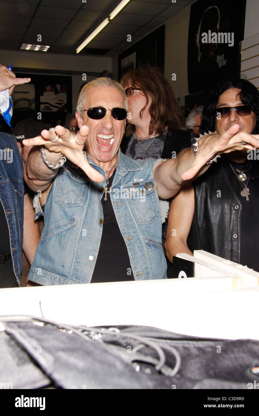 Dee Snider Twisted Sister celebrates the 25th Anniversary Edition of ...