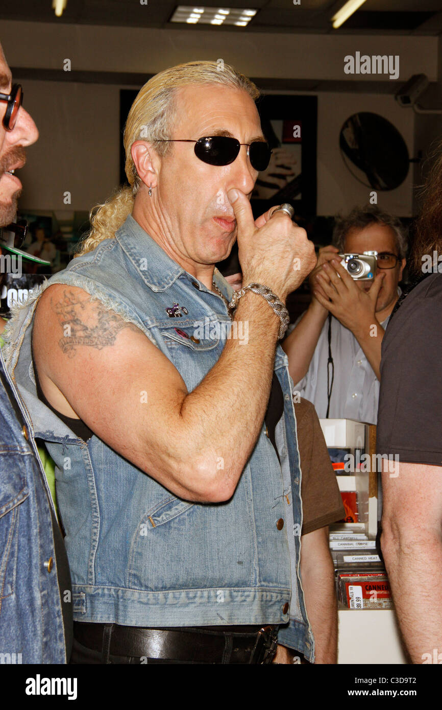 Twisted sister stay hungry hi-res stock photography and images - Alamy