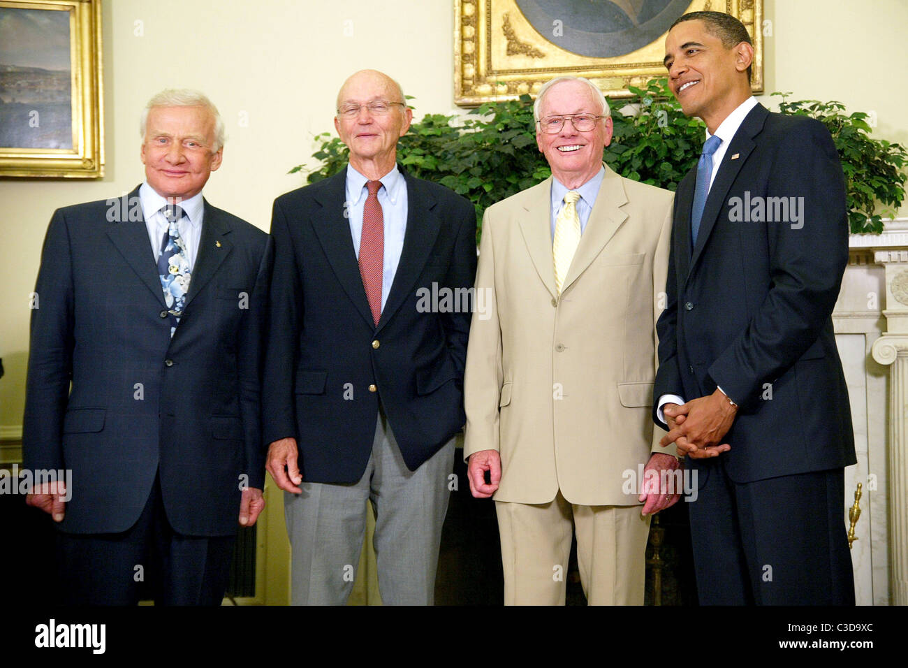 Buzz Aldrin, Michael Collins, Neil Armstrong and President Barack Obama ...