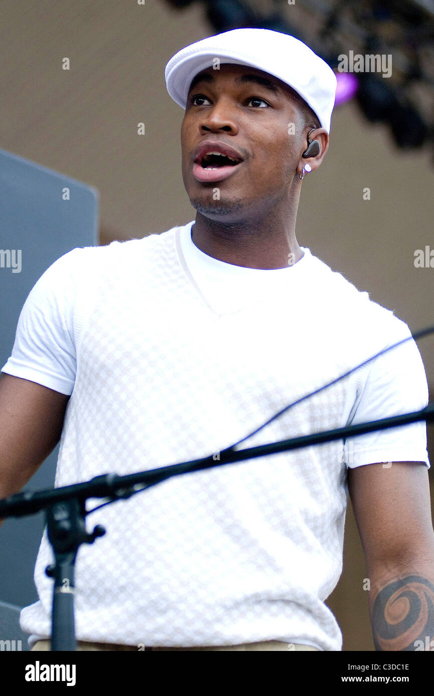 Singer neyo hi-res stock photography and images - Alamy