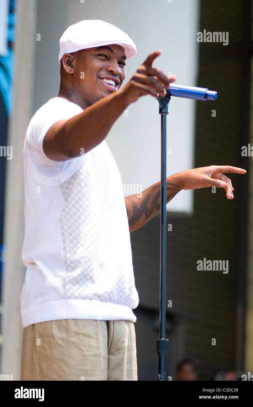 Singer neyo hi-res stock photography and images - Alamy