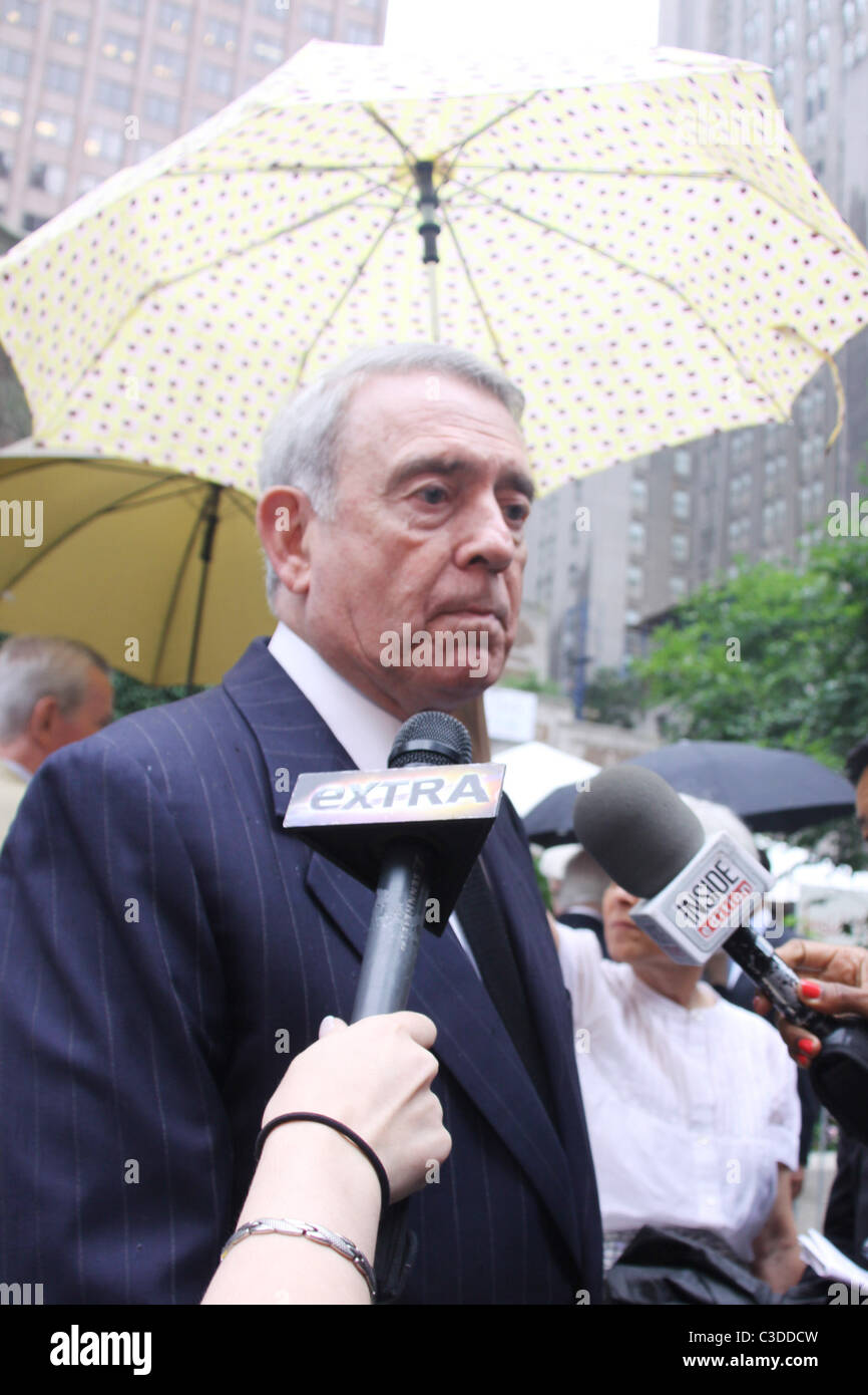 Dan rather and walter cronkite hi-res stock photography and images - Alamy