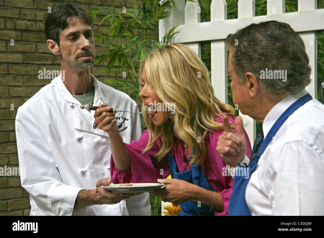 Kevin Howe, Kelly Ripa and Regis Philbin Regis Philbin and Kelly Ripa ...