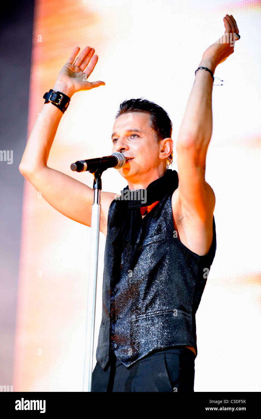 Dave Gahan Depeche Mode performing live at the Molson Amphitheatre ...