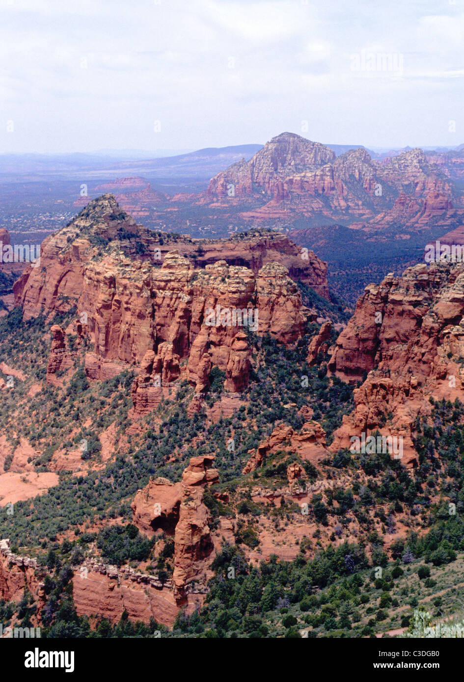 Sedona's main attraction is its stunning array of red sandstone ...