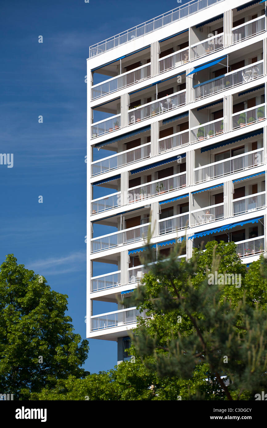 70s apartment building hi-res stock photography and images - Alamy