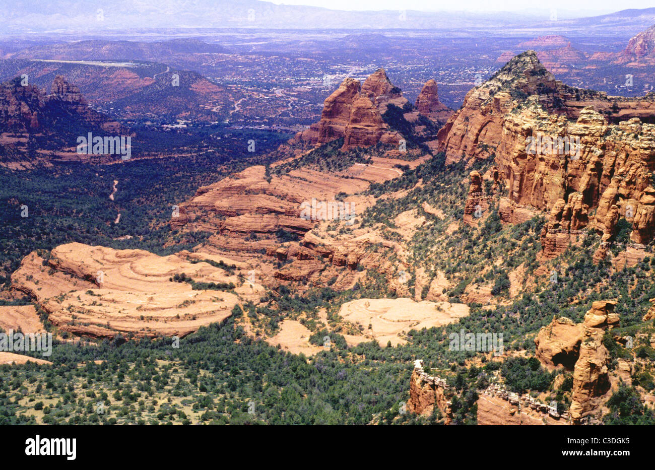 Sedona's main attraction is its stunning array of red sandstone ...