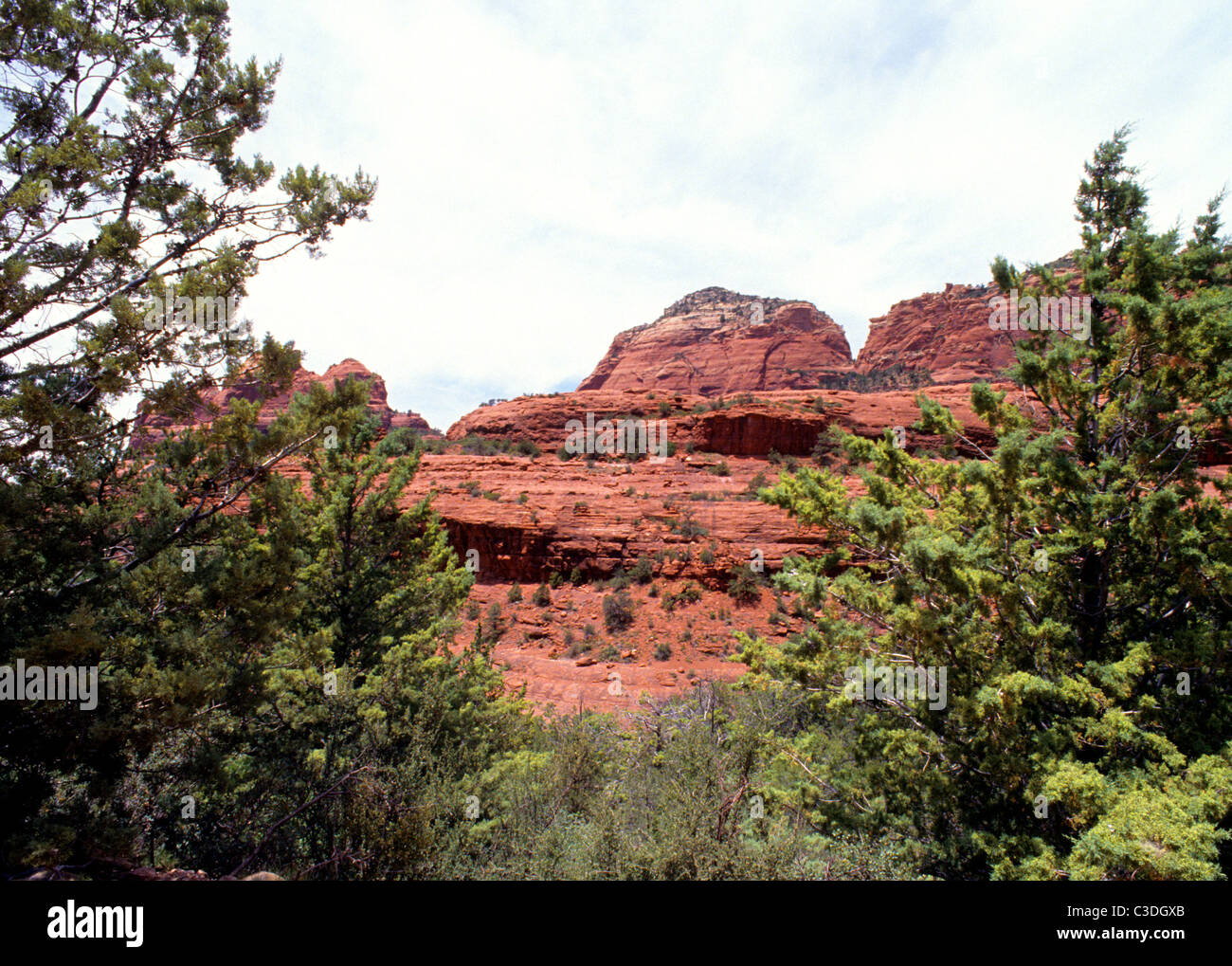Sedona's main attraction is its stunning array of red sandstone ...
