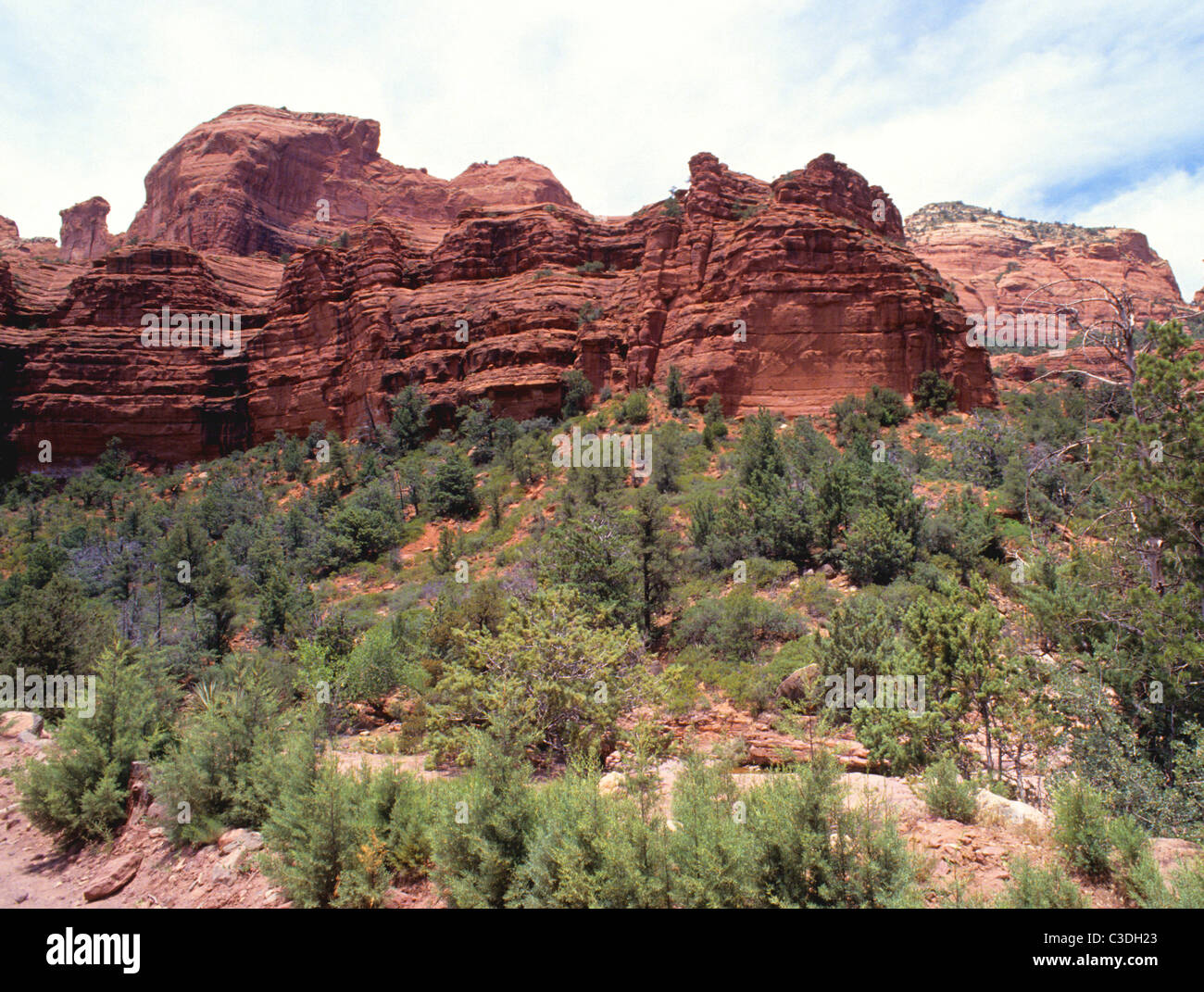 Sedona's main attraction is its stunning array of red sandstone ...