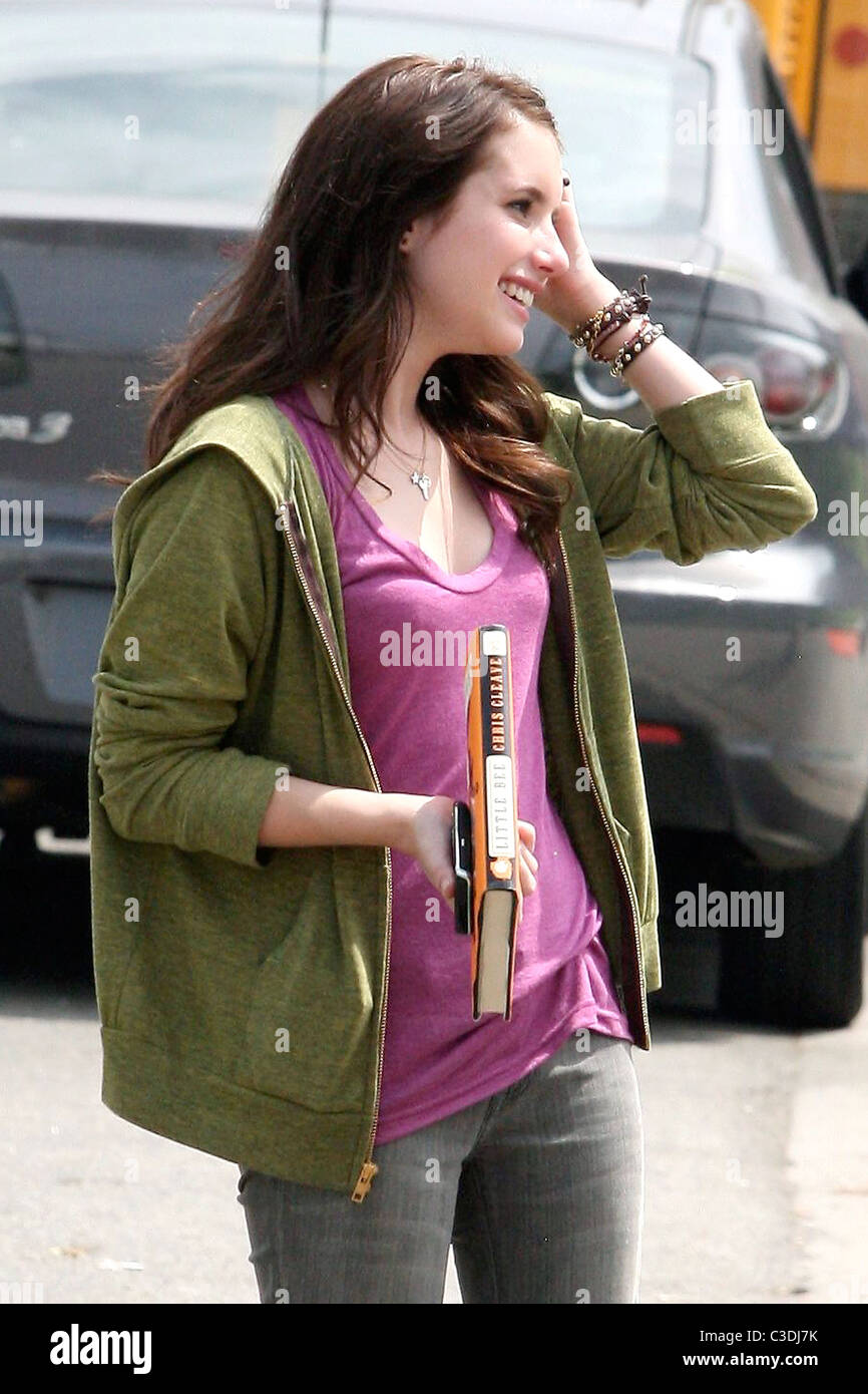 Paparazzi emma roberts 290709 hi-res stock photography and images - Alamy