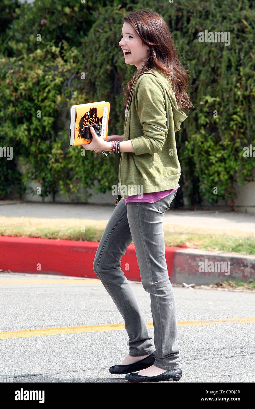 Paparazzi emma roberts 290709 hi-res stock photography and images - Alamy