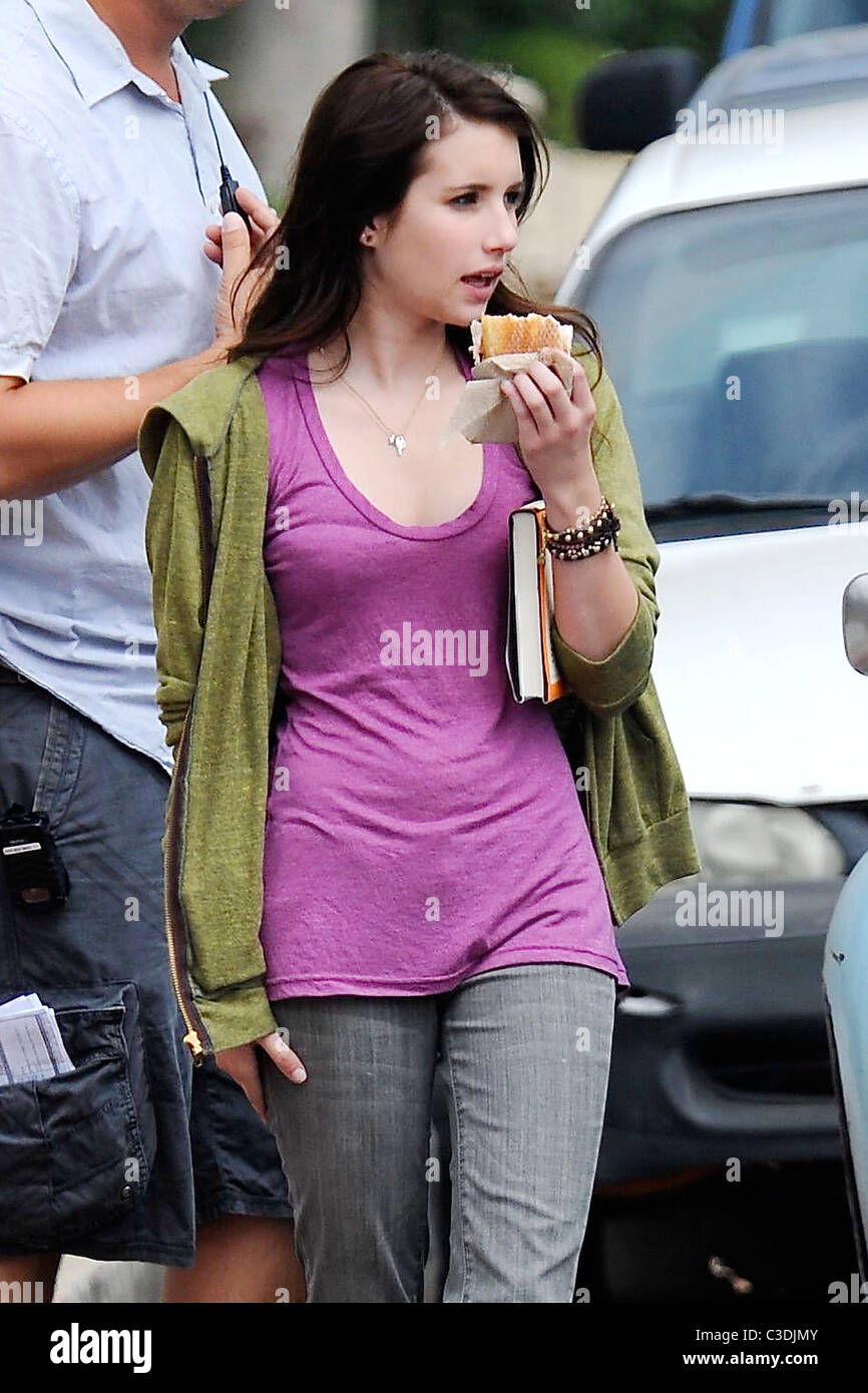 Paparazzi emma roberts 290709 hi-res stock photography and images - Alamy