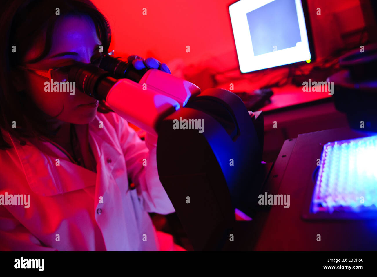 Darkroom red hi-res stock photography and images - Alamy