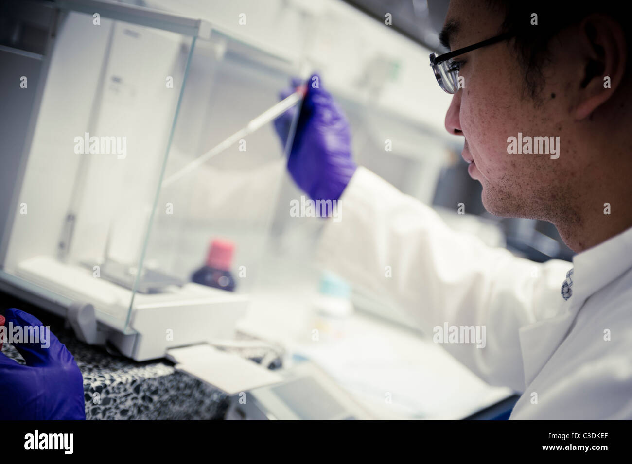 Male scientist hi-res stock photography and images - Alamy