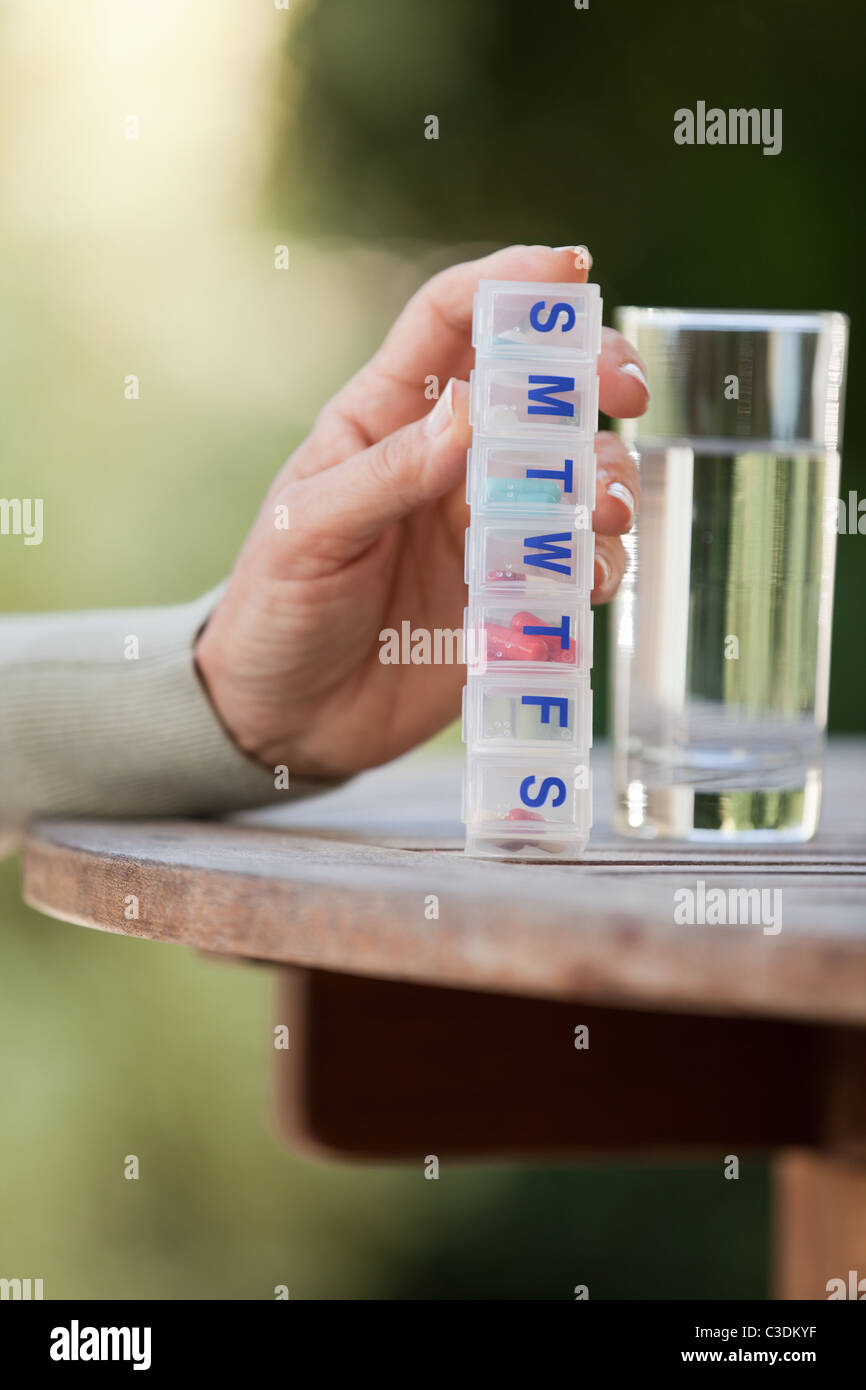 Weekly tablet box hi-res stock photography and images - Alamy