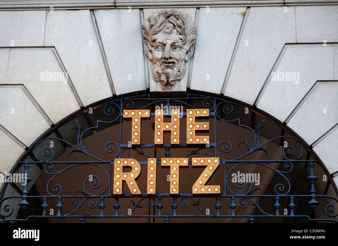 Ritz london uk hi-res stock photography and images - Alamy