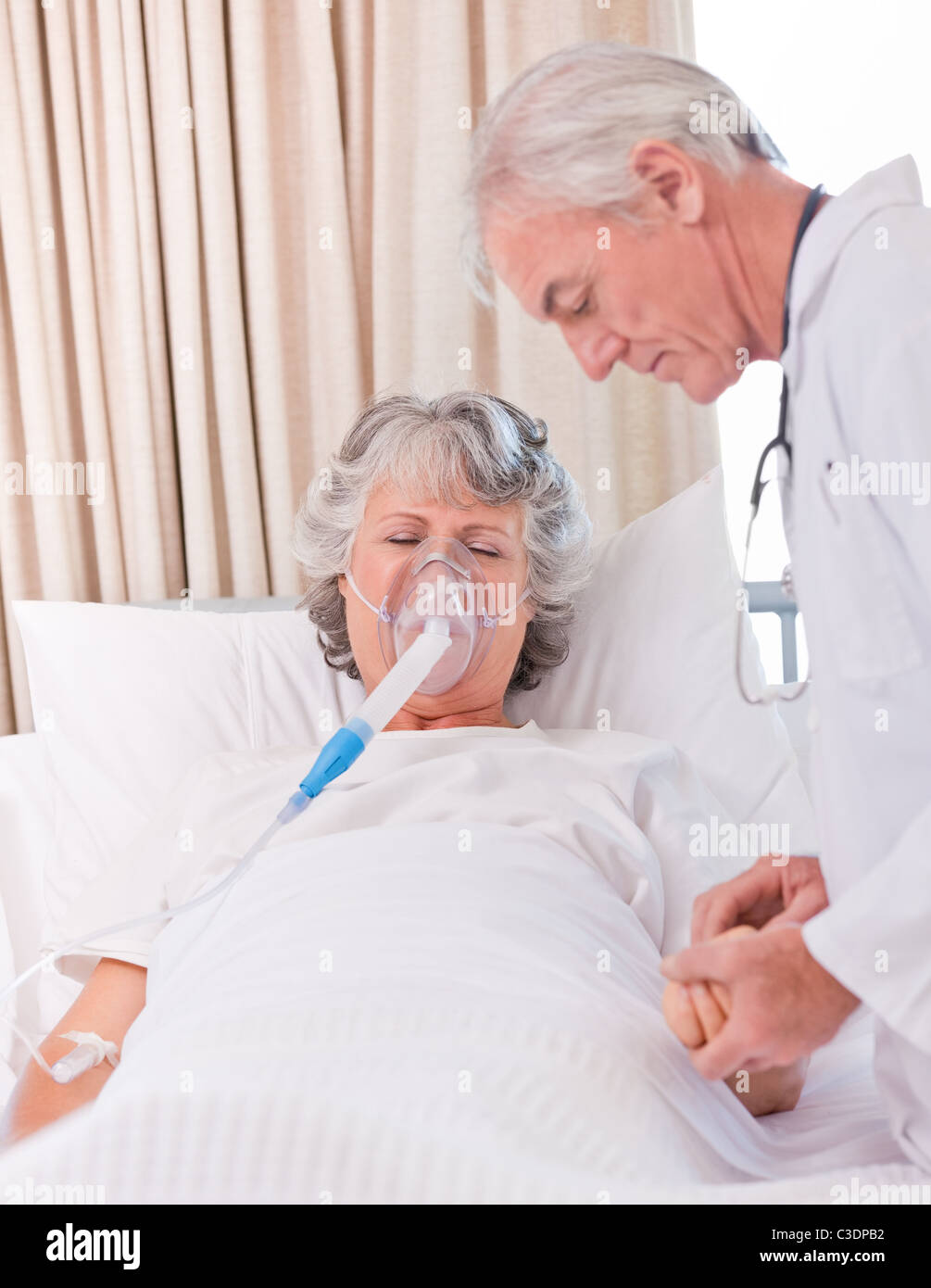 Mature patient inhaler asthma hi-res stock photography and images - Alamy