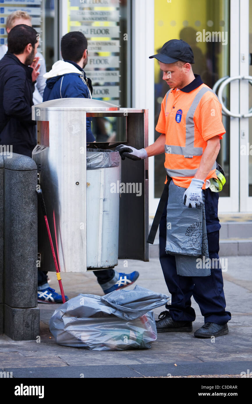 Litter picker hi-res stock photography and images - Alamy