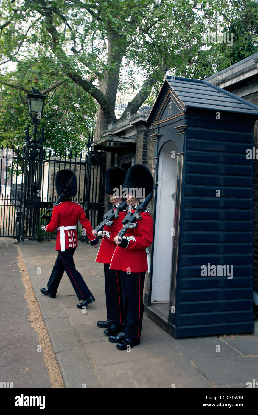 guards being changed at a london sentry box Stock Photo - Alamy