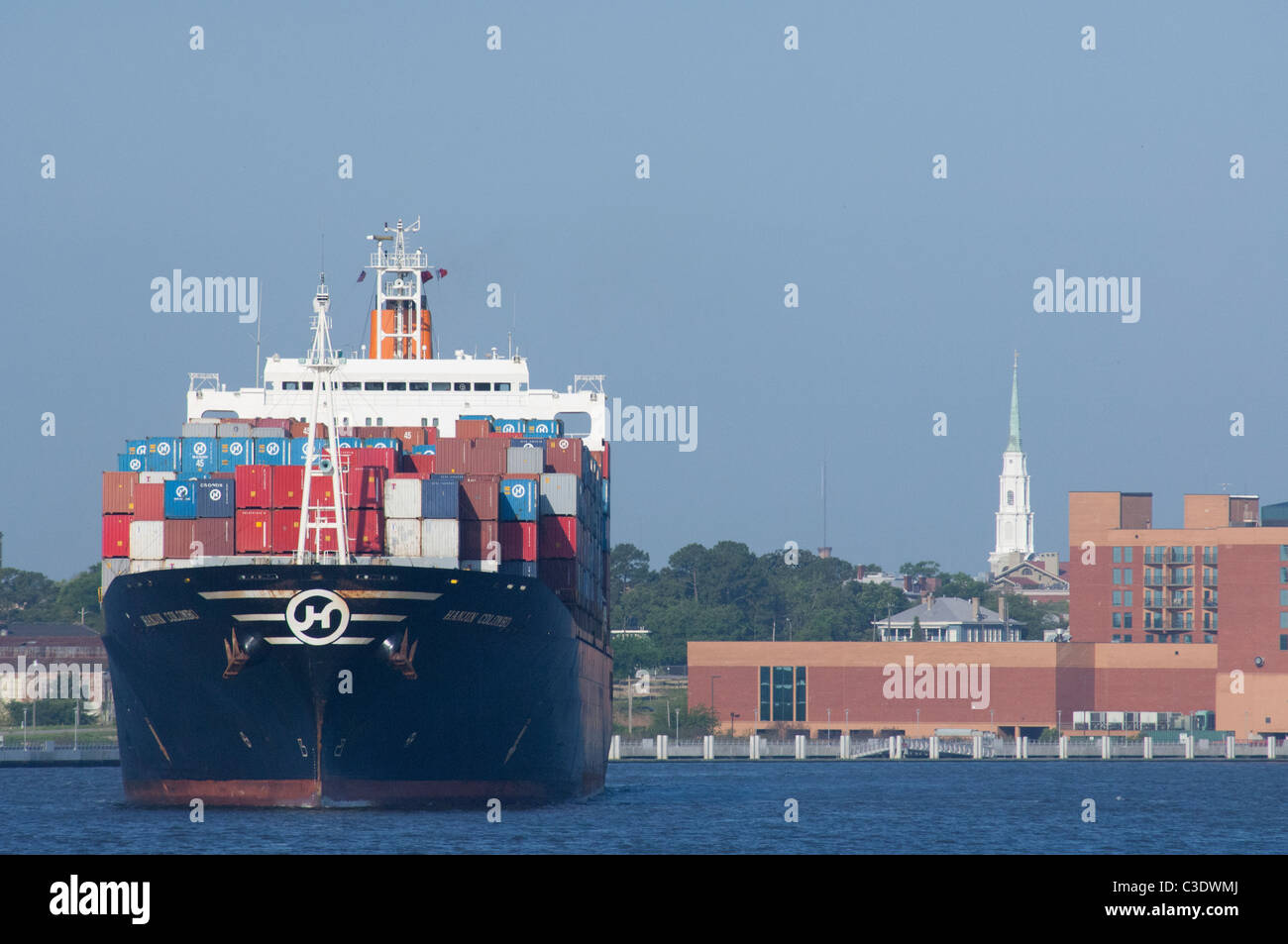 Georgia, Savannah. Cargo ship sailing into Savannah Stock Photo - Alamy