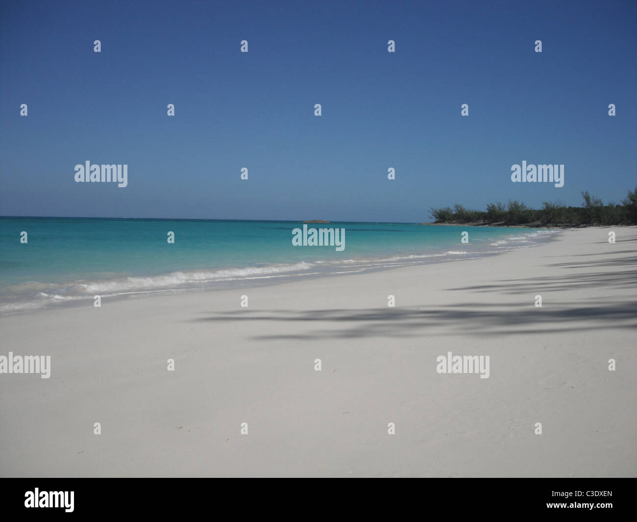 A sublime, deserted white sand beach in the Bahamas Stock Photo - Alamy
