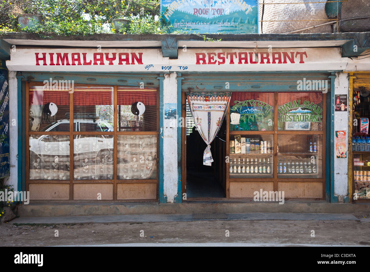 Himalayan restaurant hi-res stock photography and images - Alamy