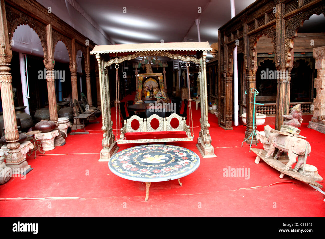 Antique shop india hi-res stock photography and images - Alamy