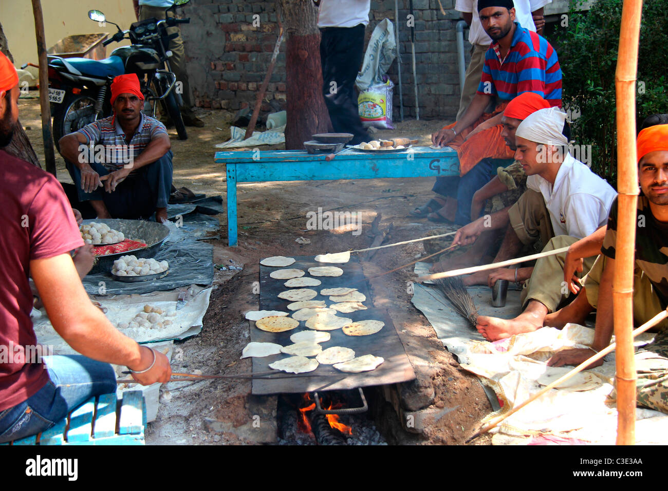 Making chapati hi-res stock photography and images - Alamy