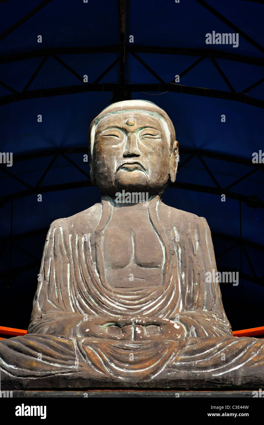 Statue of sitting Buddha Stock Photo - Alamy